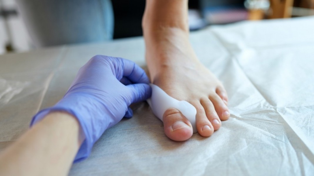 Tendinite dessus du pied : les exercices pour vous soulager - Clinique ...